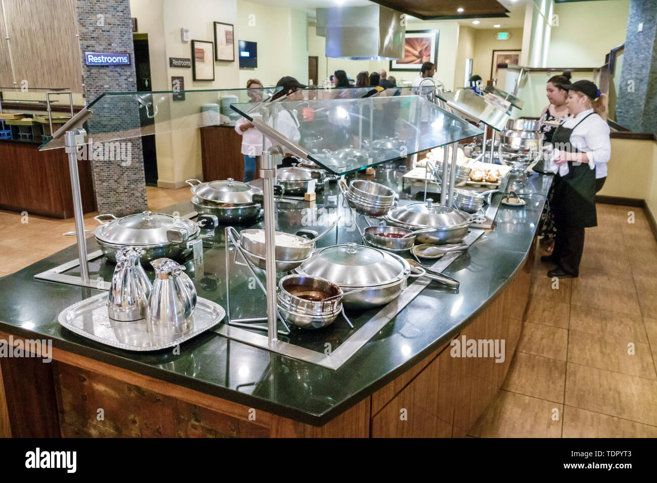 Hotel room service women hi-res stock photography and images - Alamy