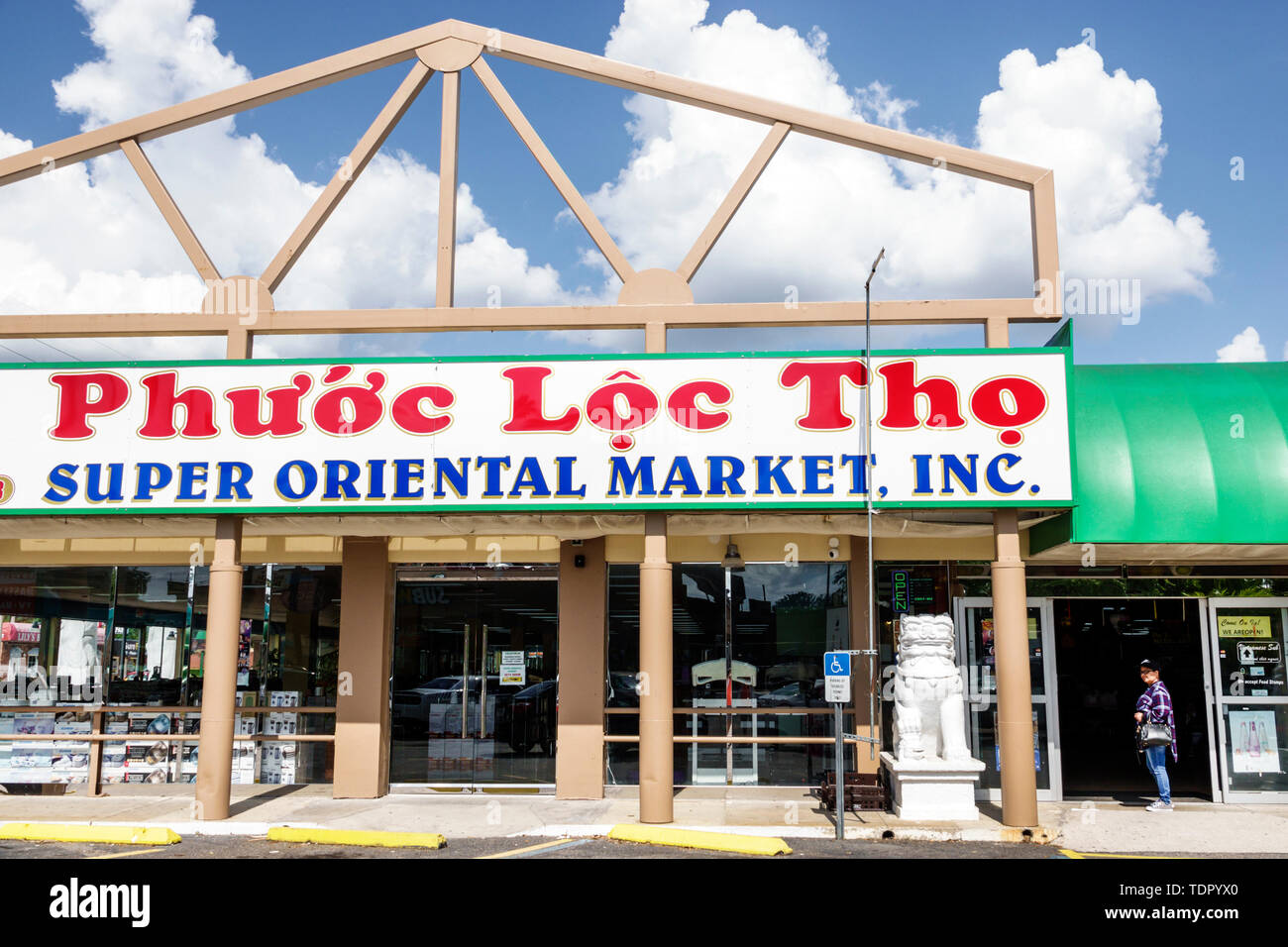 Little saigon asian grocery store hi-res stock photography and images ...