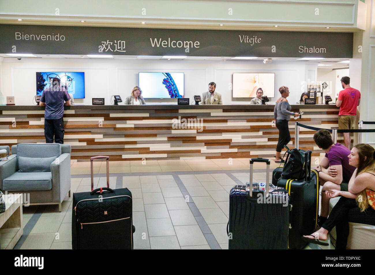 Hotel front desk sign hi-res stock photography and images - Alamy