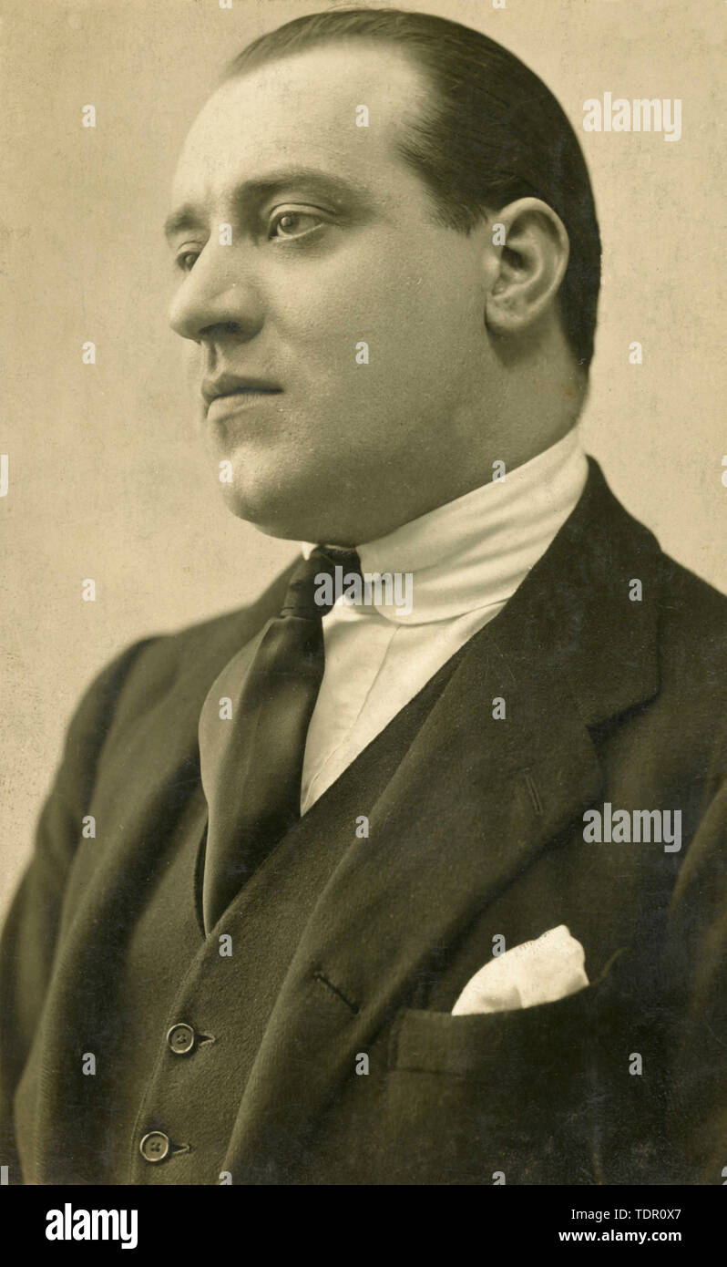 1910s man portrait hi-res stock photography and images - Alamy