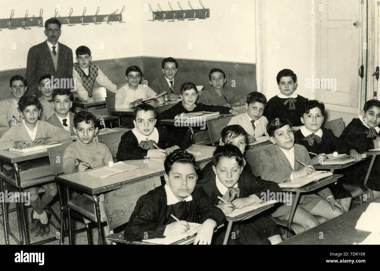 1950s classroom hi-res stock photography and images - Alamy