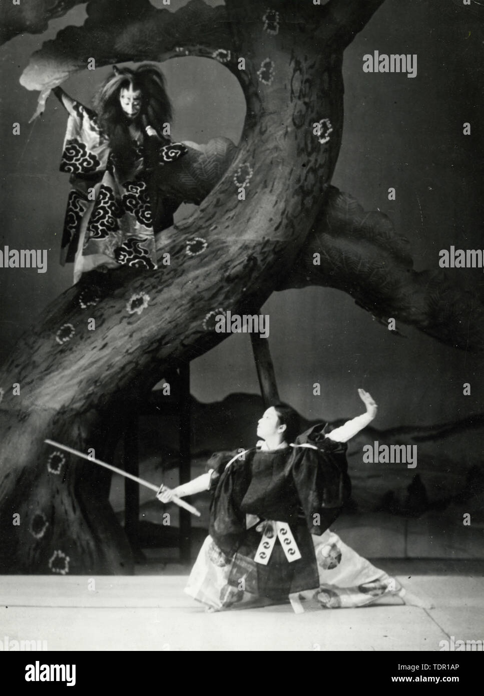Nogaku, Japanese theatre Takarazuka troupe, Italy 1938 Stock Photo - Alamy