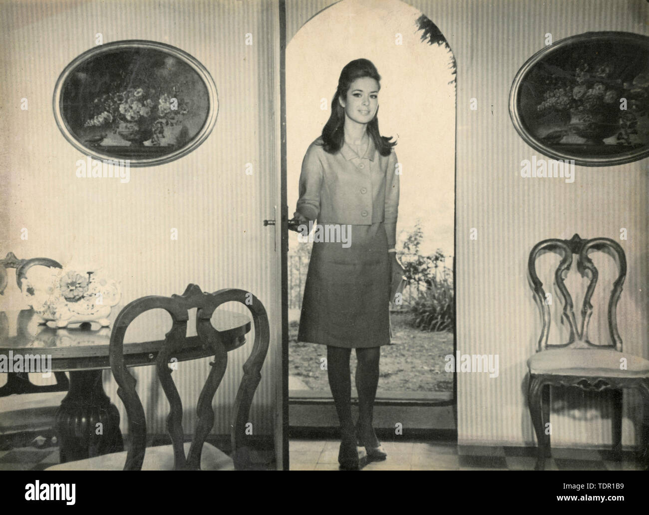 1960s woman smiling hi-res stock photography and images - Alamy