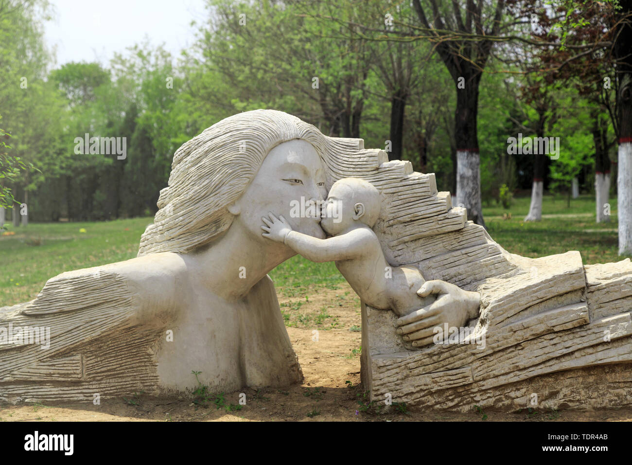 Stone statue of mother with child Stock Photo - Alamy