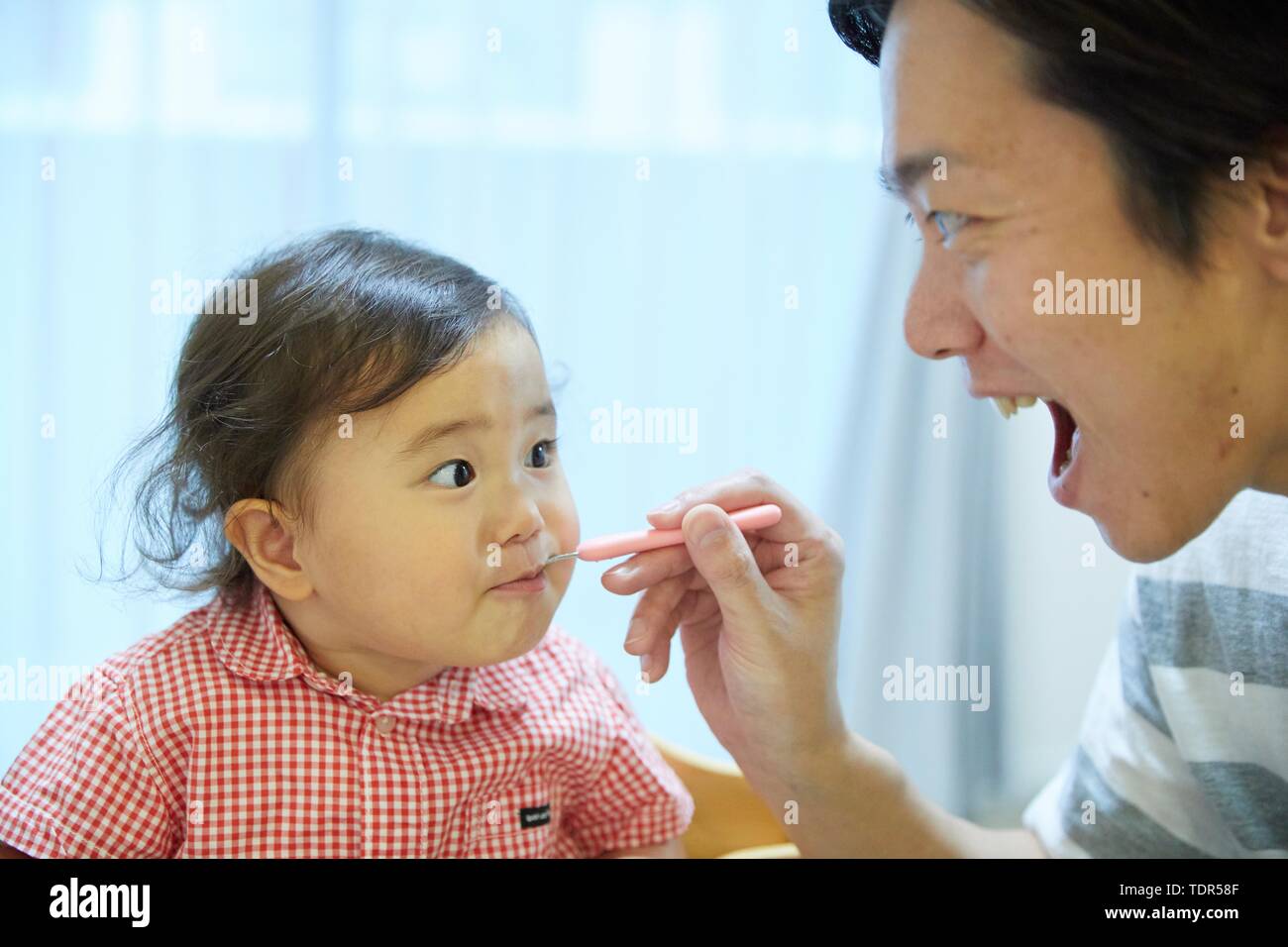 Japanese father daughter hi-res stock photography and images - Alamy