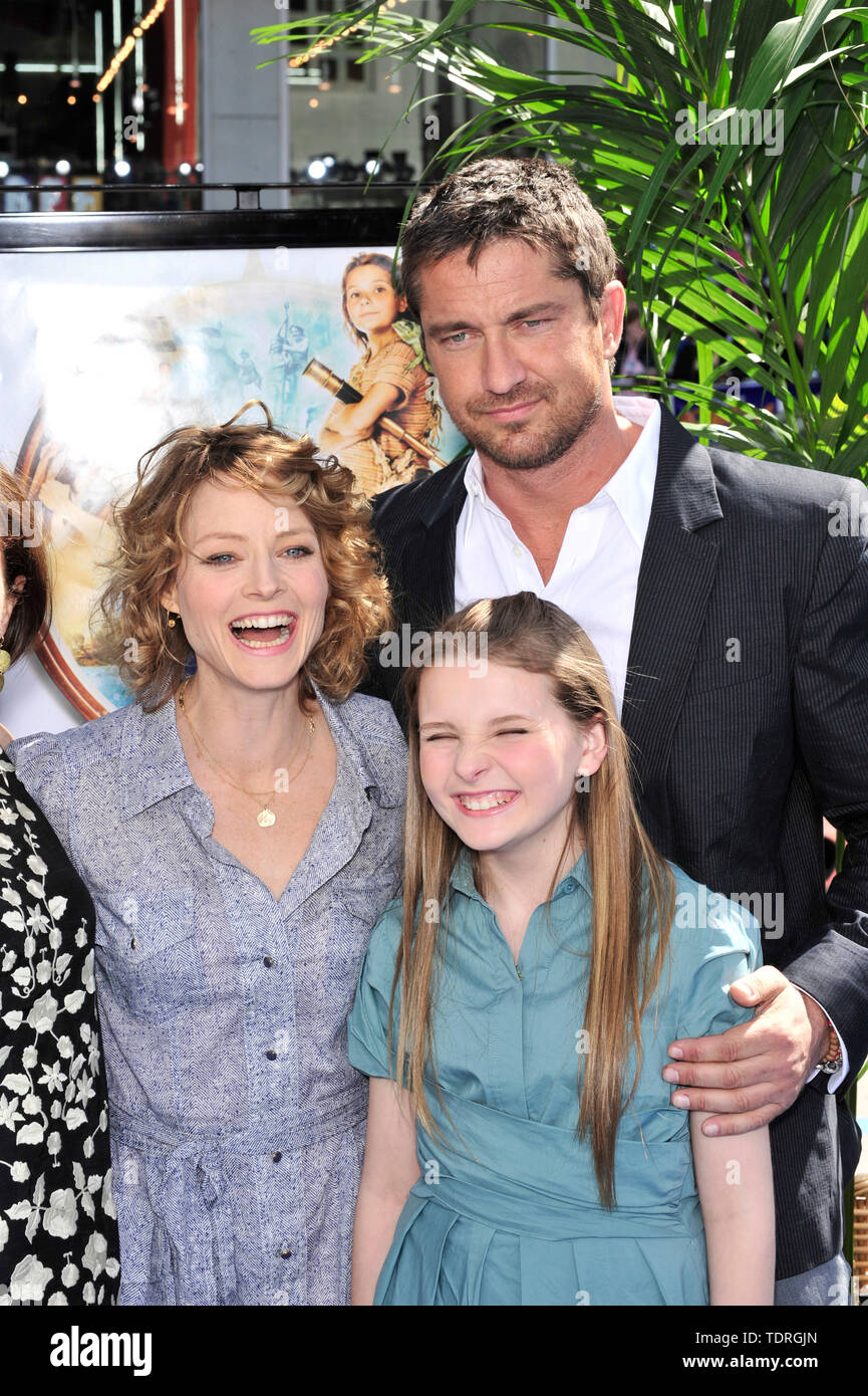 LOS ANGELES, CA. March 30, 2008: Jodie Foster (left), Gerard Butler ...
