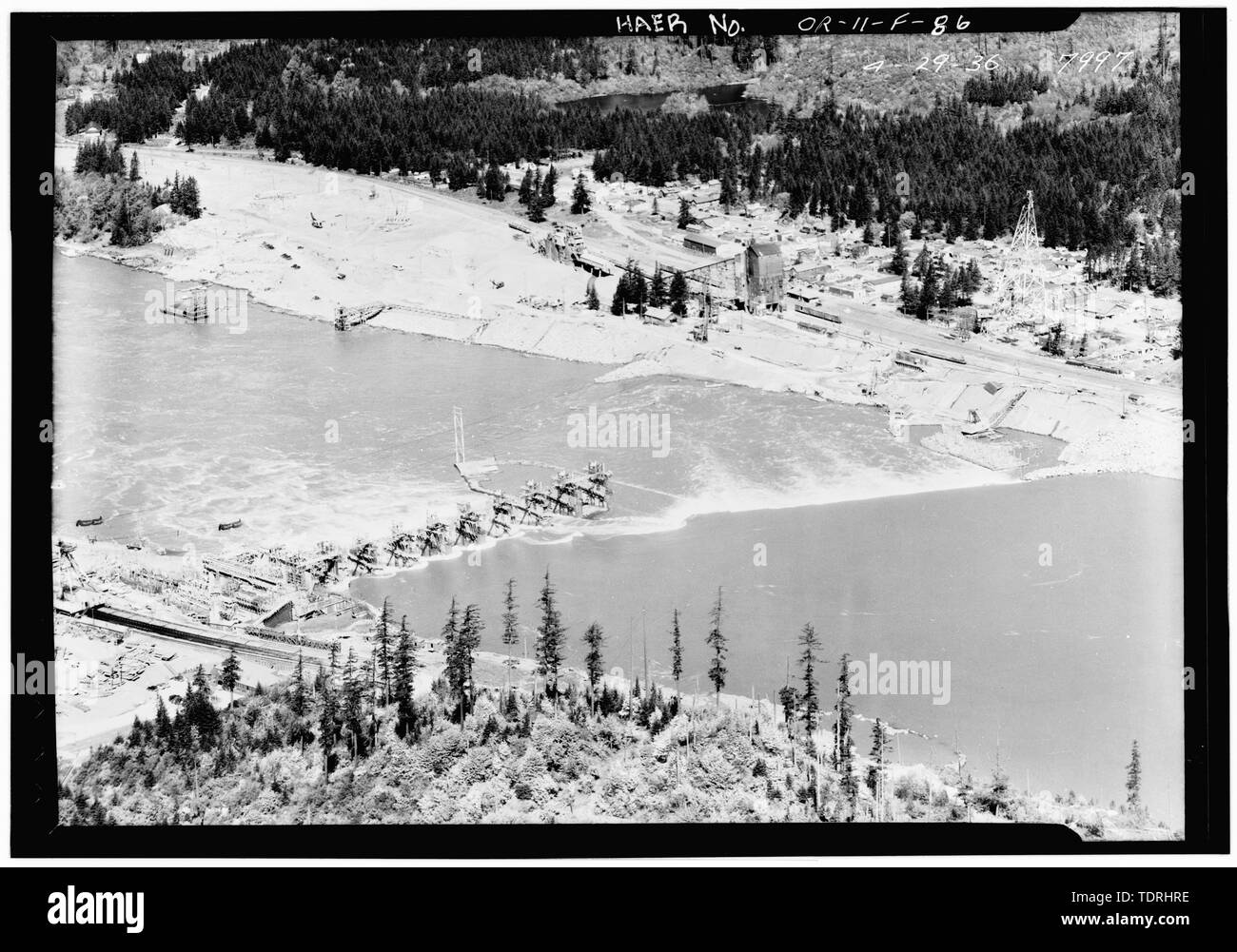 Dam overtopping hi-res stock photography and images - Alamy