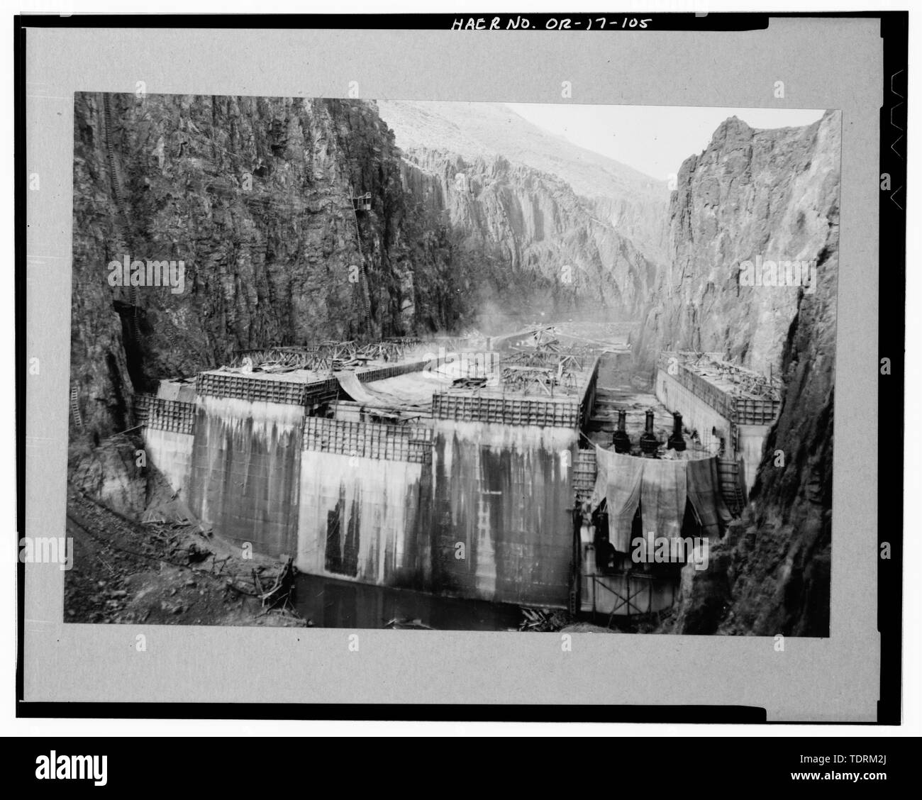 Canvas in construction Black and White Stock Photos & Images - Alamy