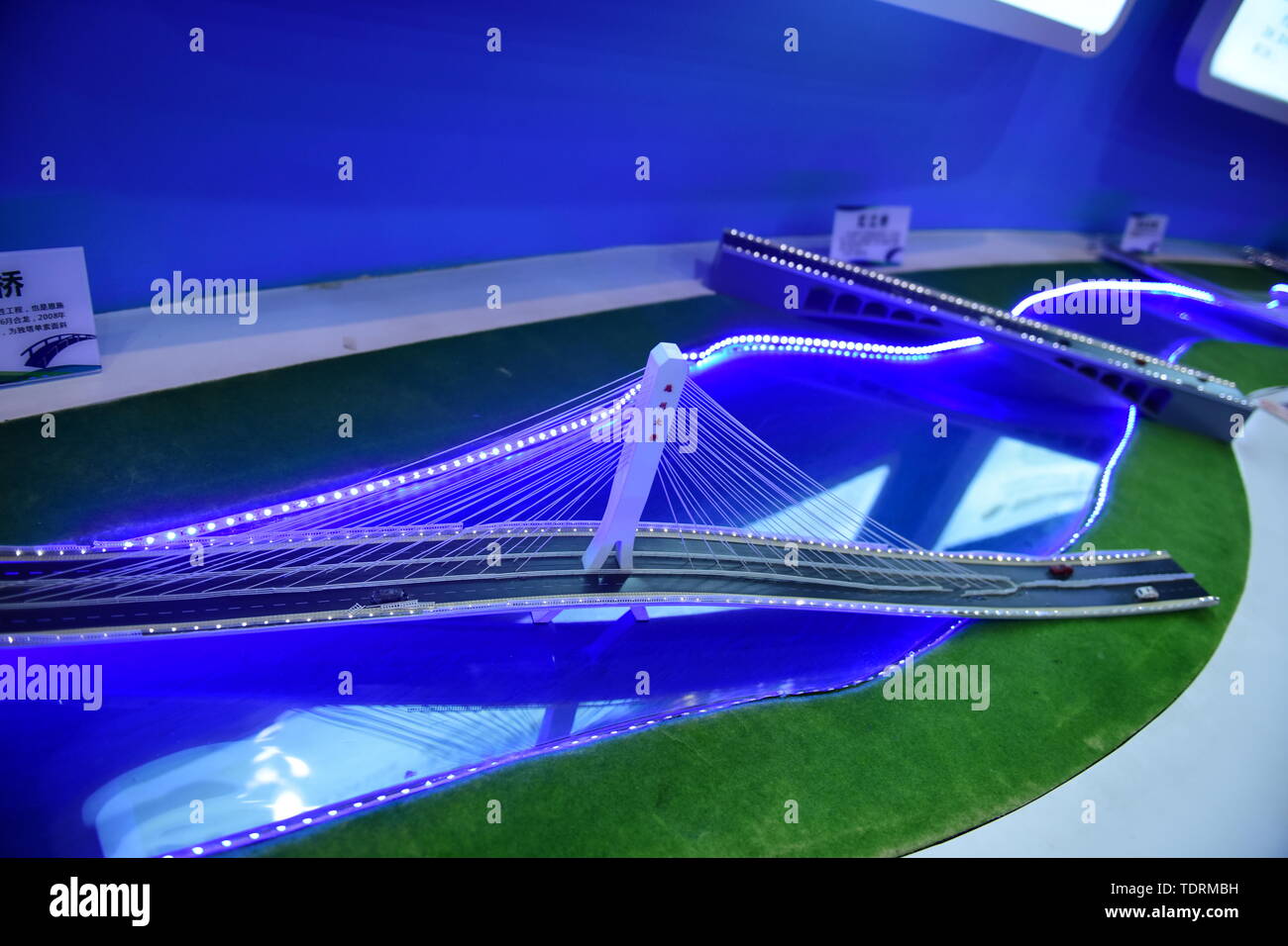 Bridge model hi-res stock photography and images - Alamy
