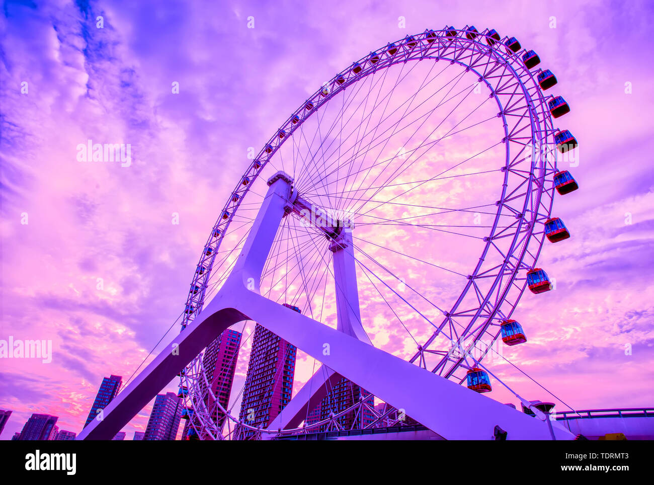 Tianjin Eye Ferris wheel Stock Photo - Alamy