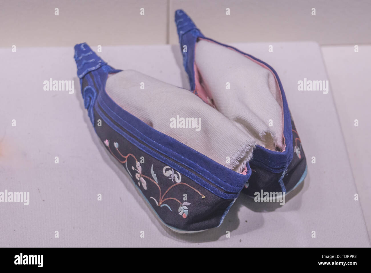 Foot wrapping china hi-res stock photography and images - Alamy