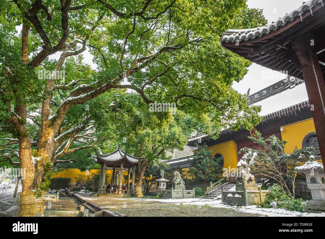 Jingzi Temple, Hangzhou Stock Photo - Alamy