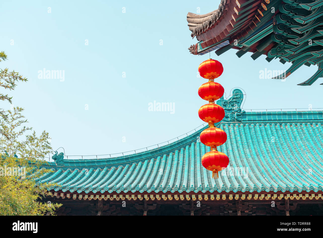 Chinese glazed roof tile hi-res stock photography and images - Alamy
