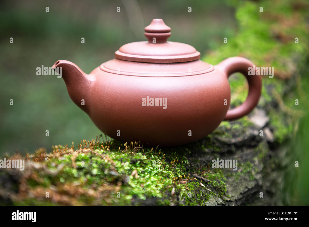 Purple sand teapot hi-res stock photography and images - Alamy