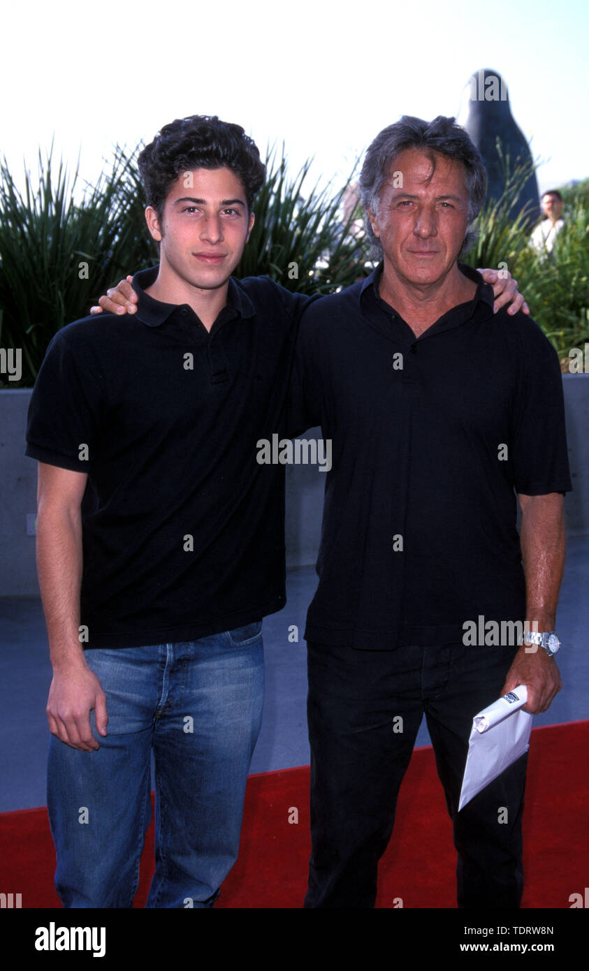 Actor DUSTIN HOFFMAN & her son arrive @ the De La Hoya Vs. Mosley fight ...