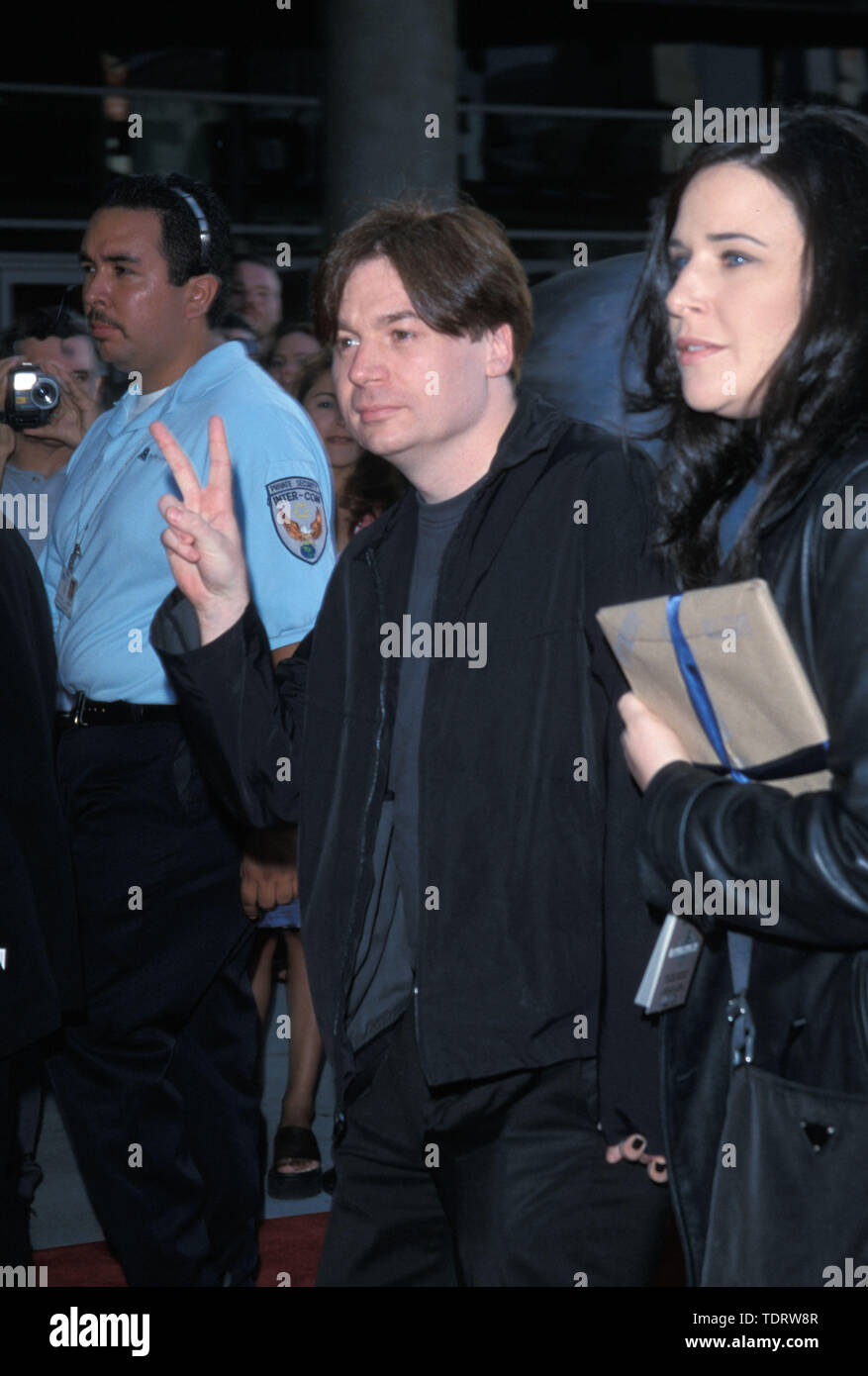 Jun 17, 2000; Los Angeles, CA, USA; Actor MIKE MYERS with wife flashes ...
