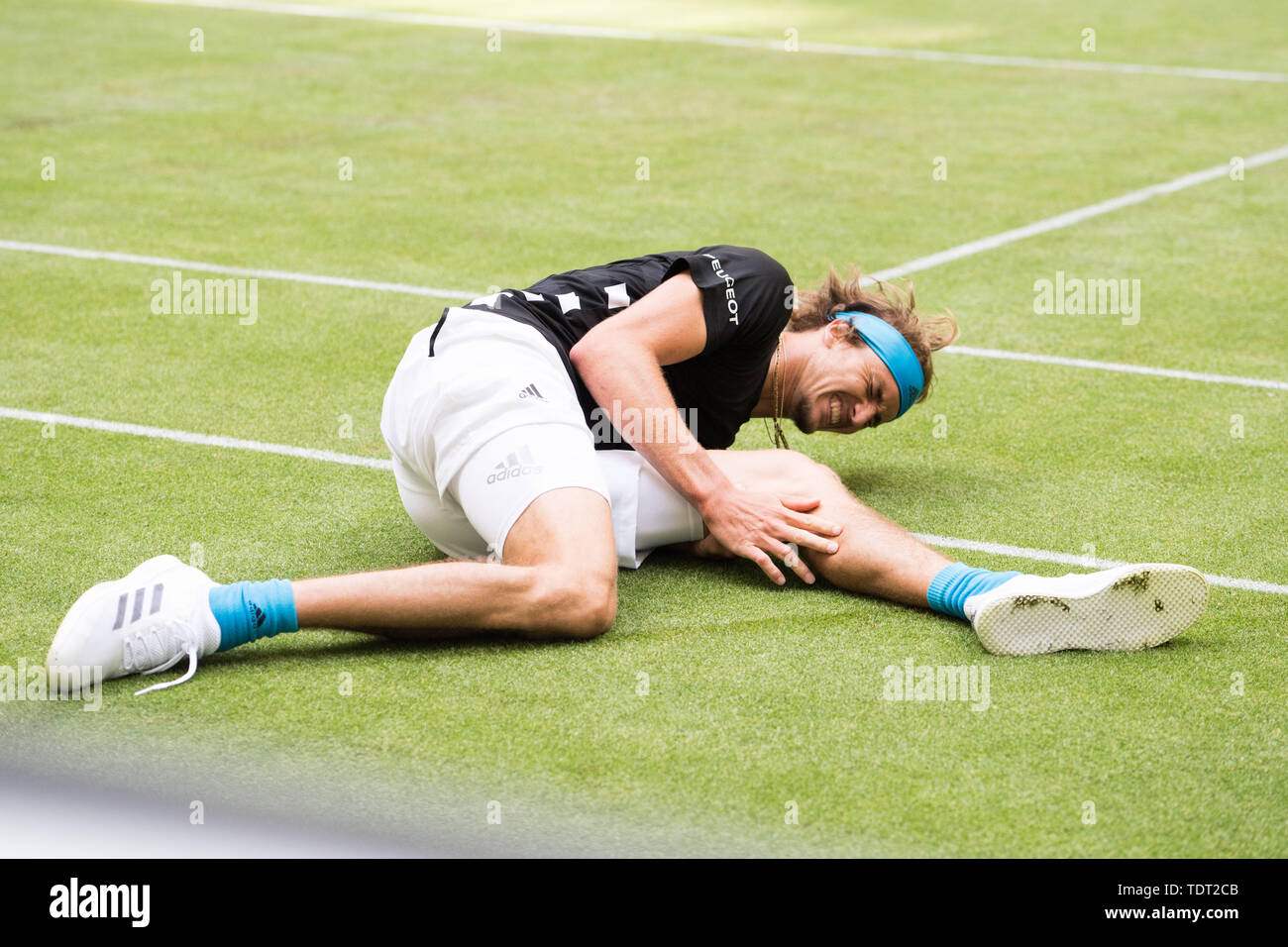 Alexander zverev injury hi-res stock photography and images - Alamy