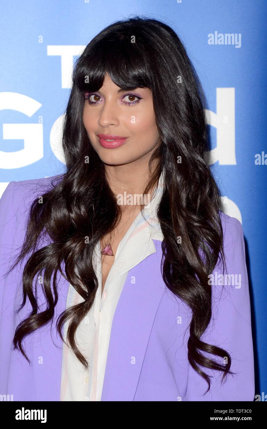 The good place jameela jamil hi-res stock photography and images - Alamy