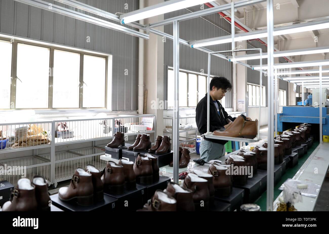 Chinese shoemaker hi-res stock photography and images - Alamy