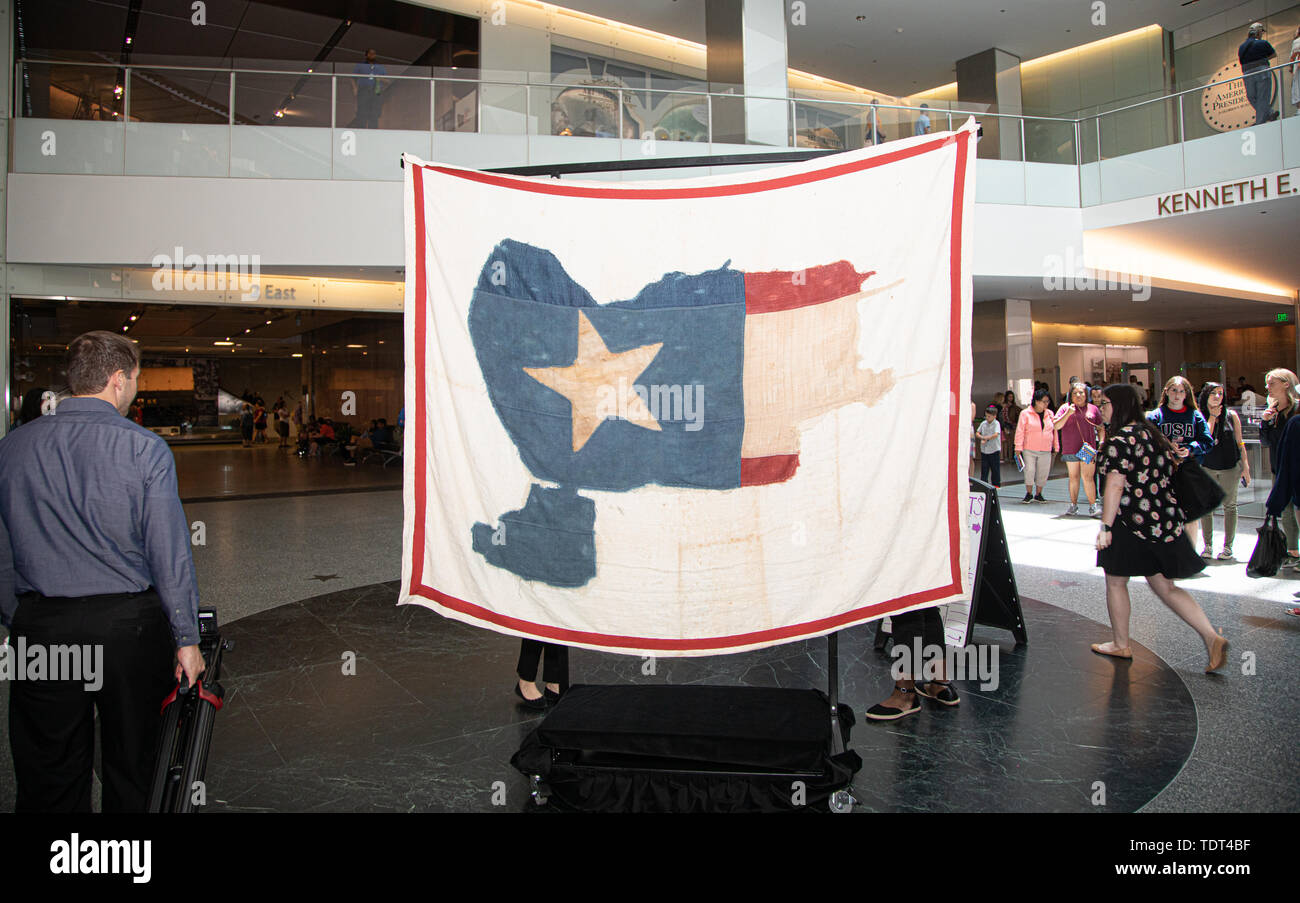 Star spangled banner flag museum hi-res stock photography and images ...