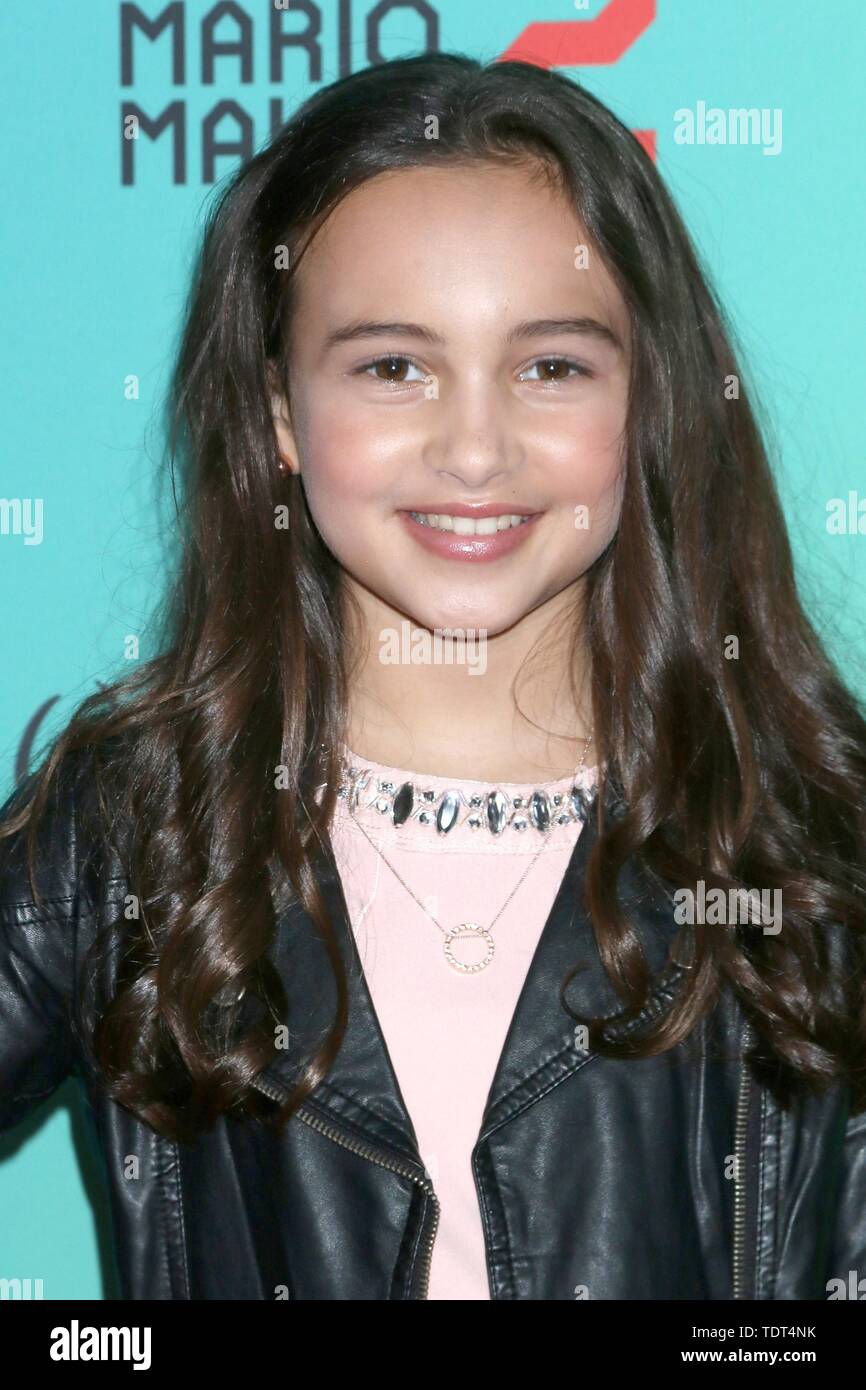 Kaylin hayman hi-res stock photography and images - Alamy