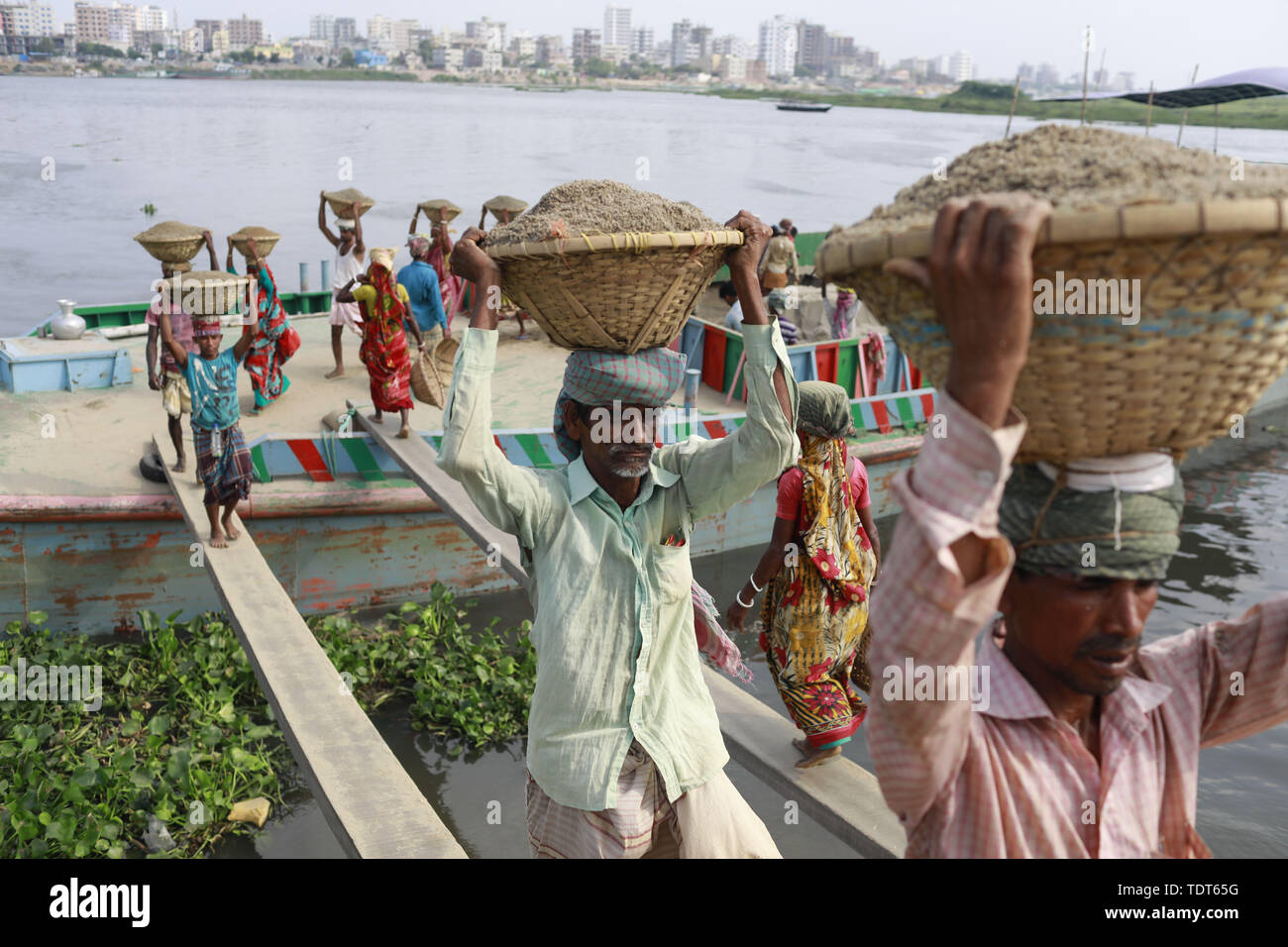 Dhaka, Bangladesh. 16th June, 2019. Bangladeshi workers unload sand ...