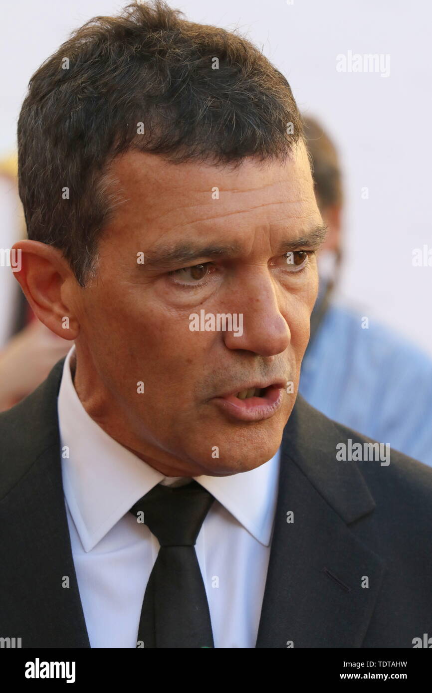 Banderas actor singer hi-res stock photography and images - Alamy