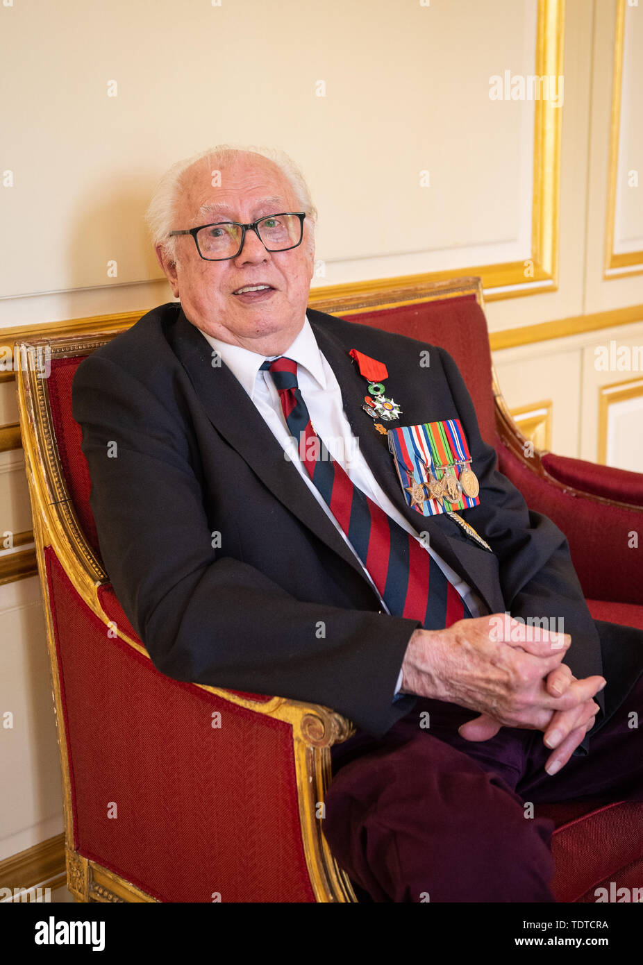 Veteran John Munnery, 93, who served as a Guardsman in the Guards ...