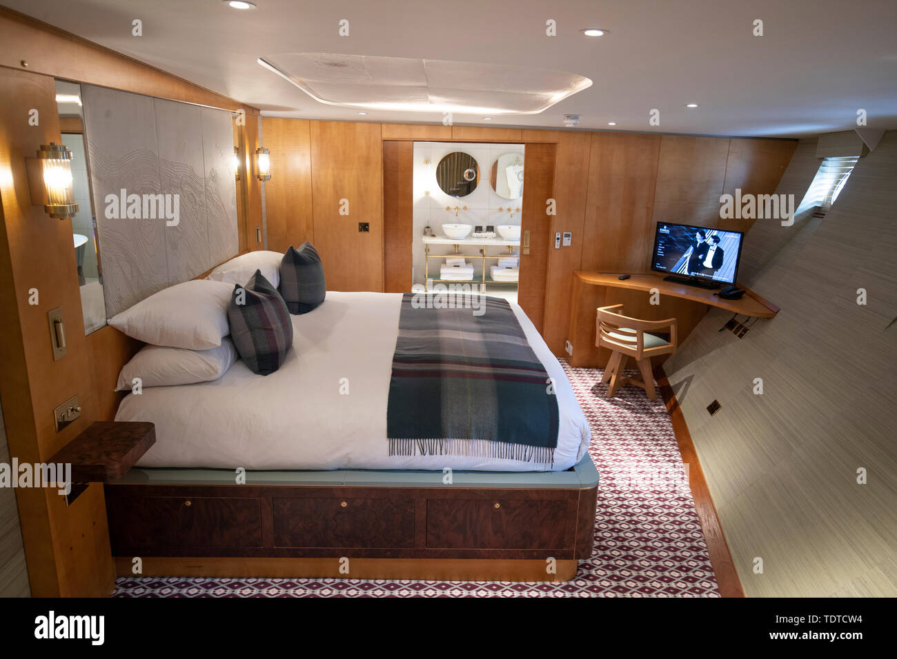 Ship cabins hi-res stock photography and images - Alamy