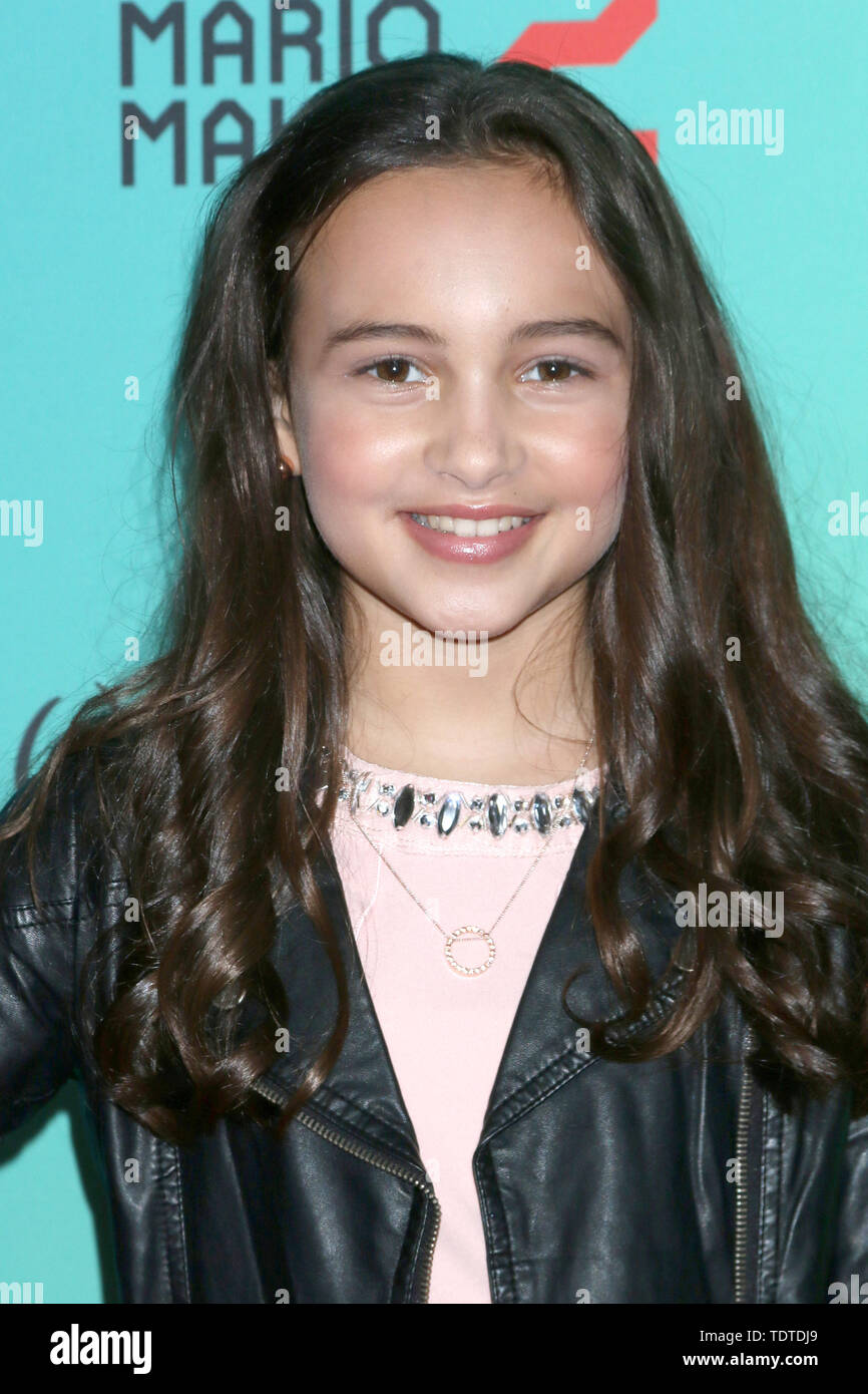 Kaylin hayman hi-res stock photography and images - Alamy