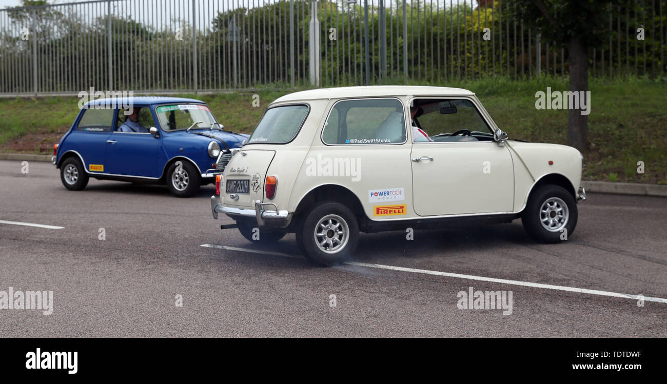 Paul Swift stunt team recreates a scene from the movie The Italian Job ...
