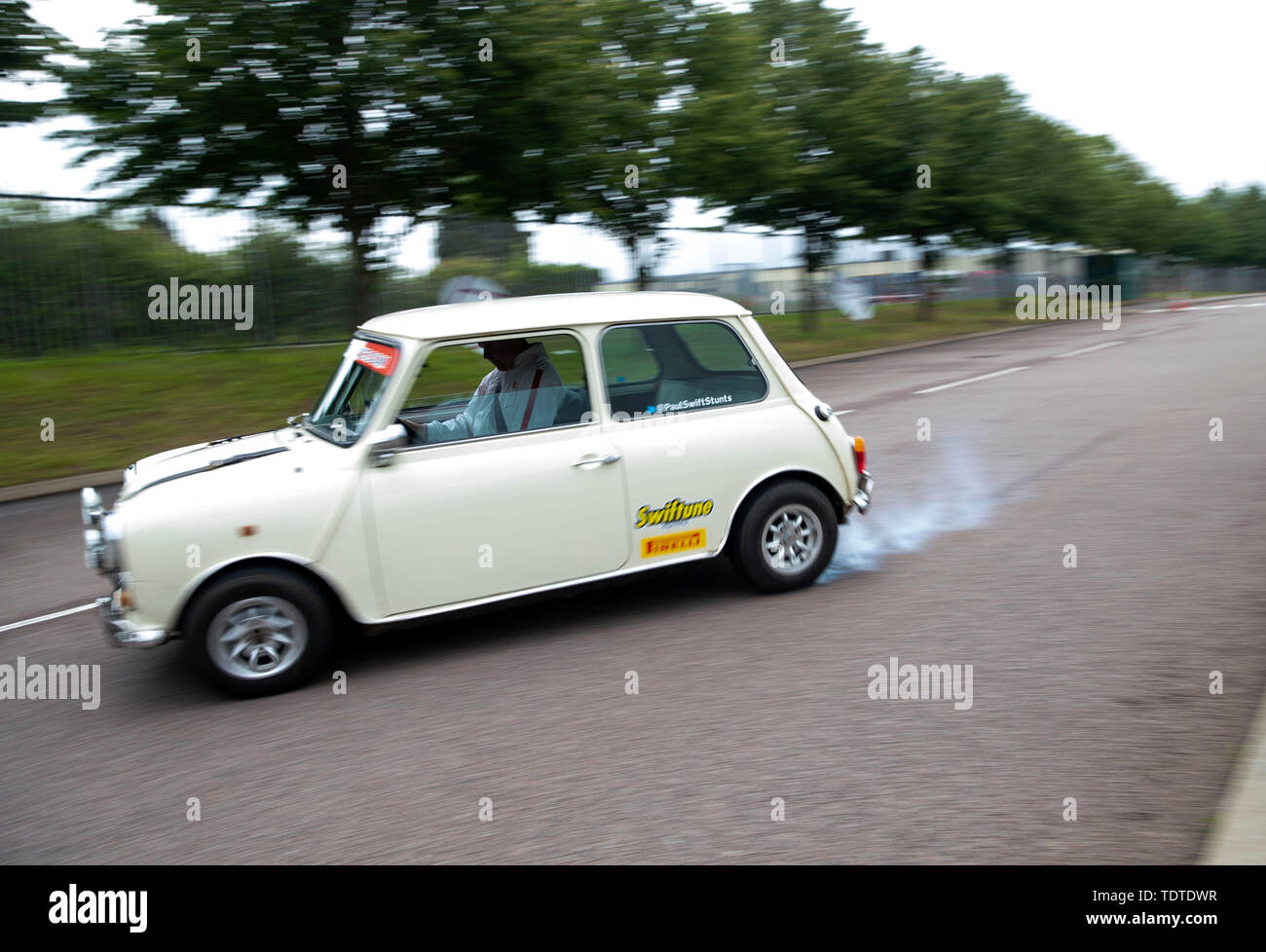 Paul Swift stunt team recreates a scene from the movie The Italian Job ...