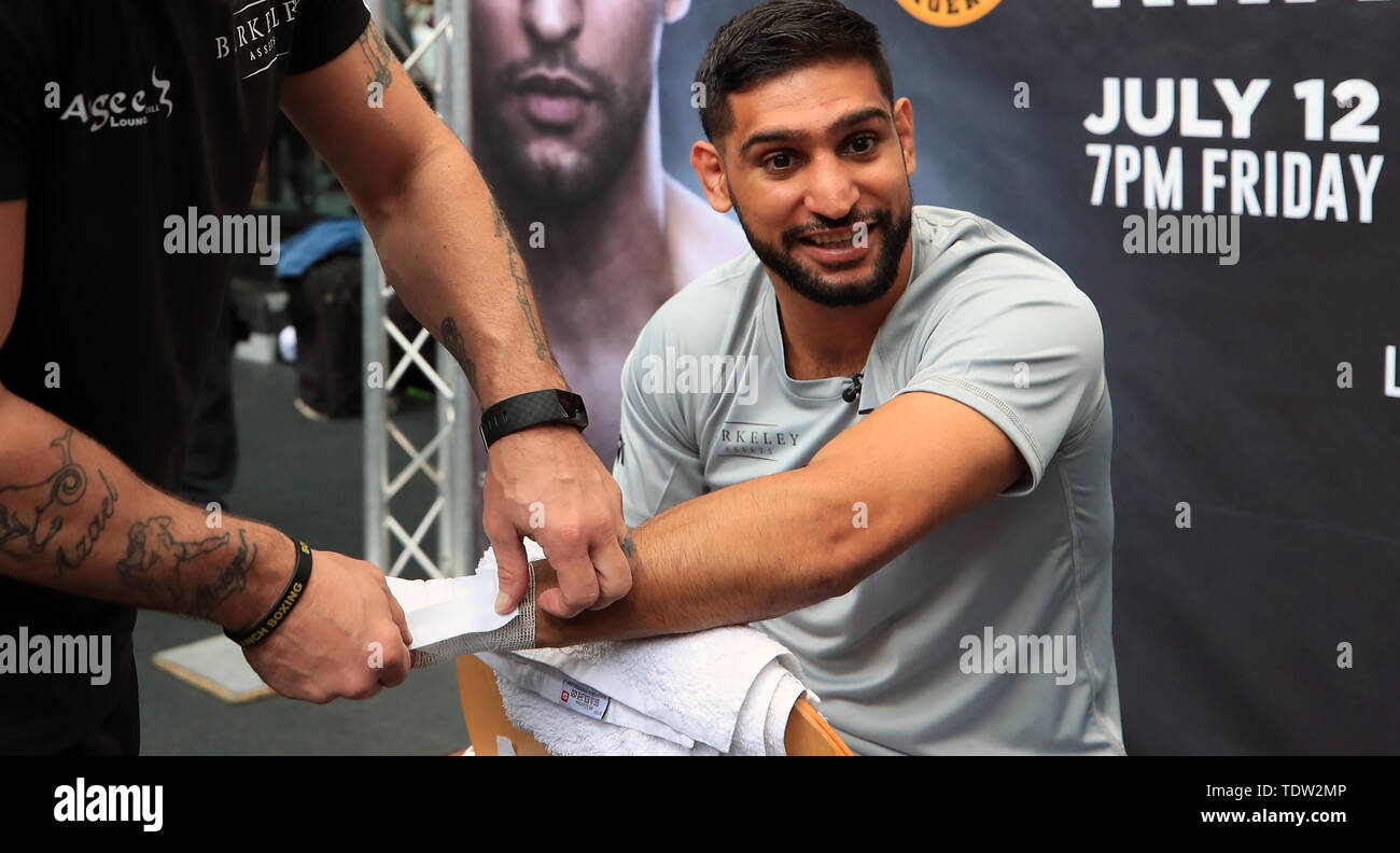 Taped hands hi-res stock photography and images - Alamy