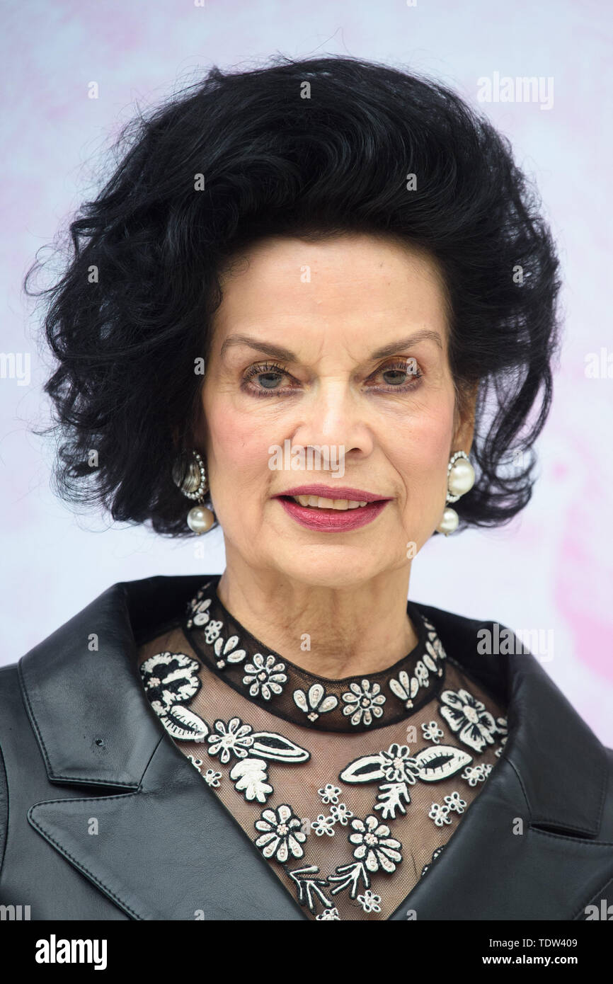 Bianca jagger attending victoria hi-res stock photography and images ...