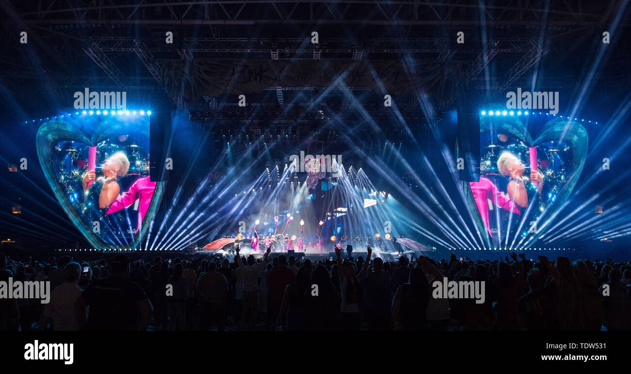 Beautiful trauma world tour hi-res stock photography and images - Alamy