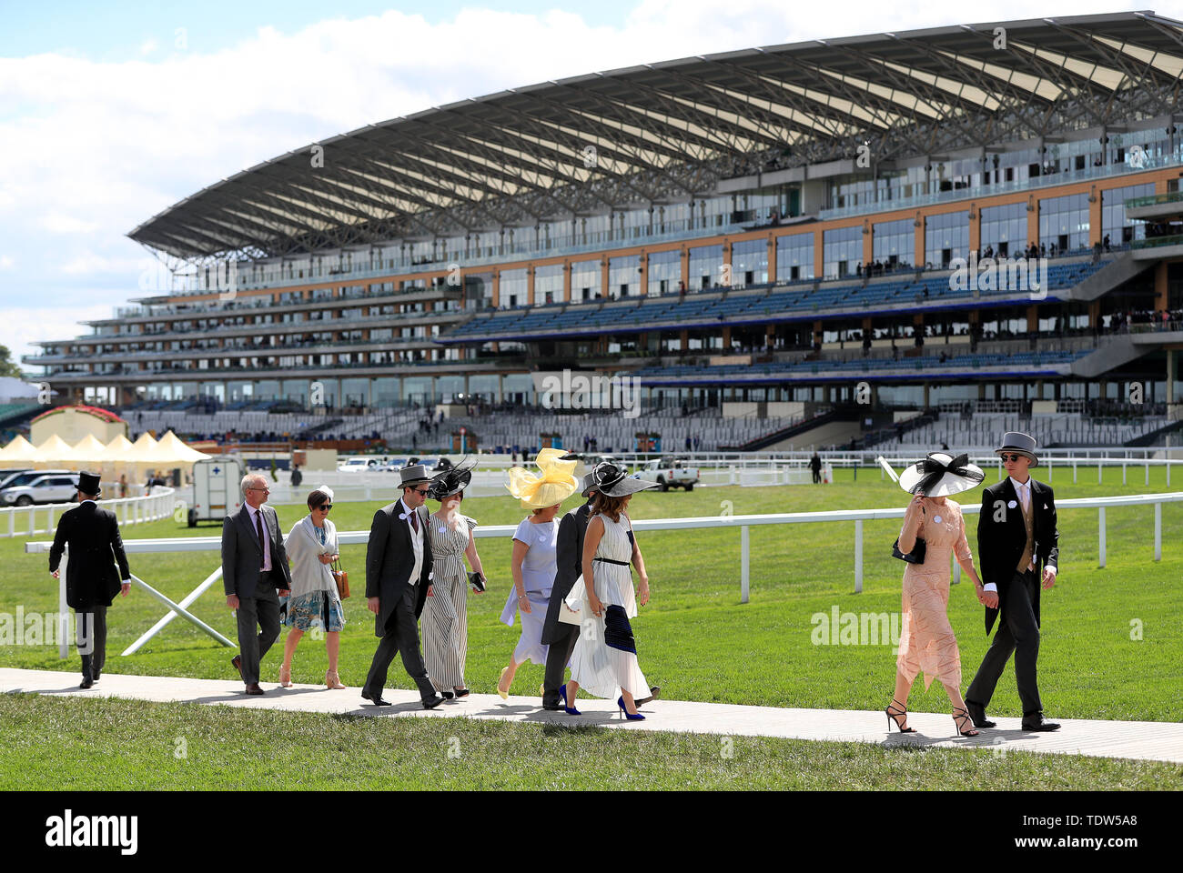 Ascot racecourse hi-res stock photography and images - Alamy
