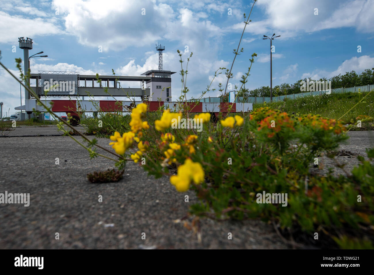 Border checkpoi hi-res stock photography and images - Alamy