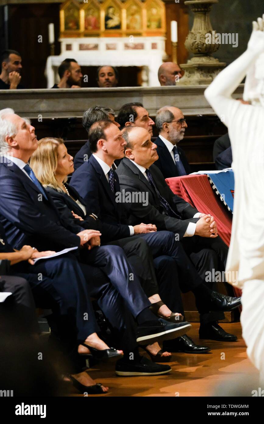 Persone fiore hi-res stock photography and images - Alamy