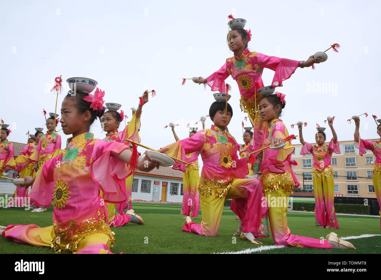 Pagoda of bowl dance hi-res stock photography and images - Alamy
