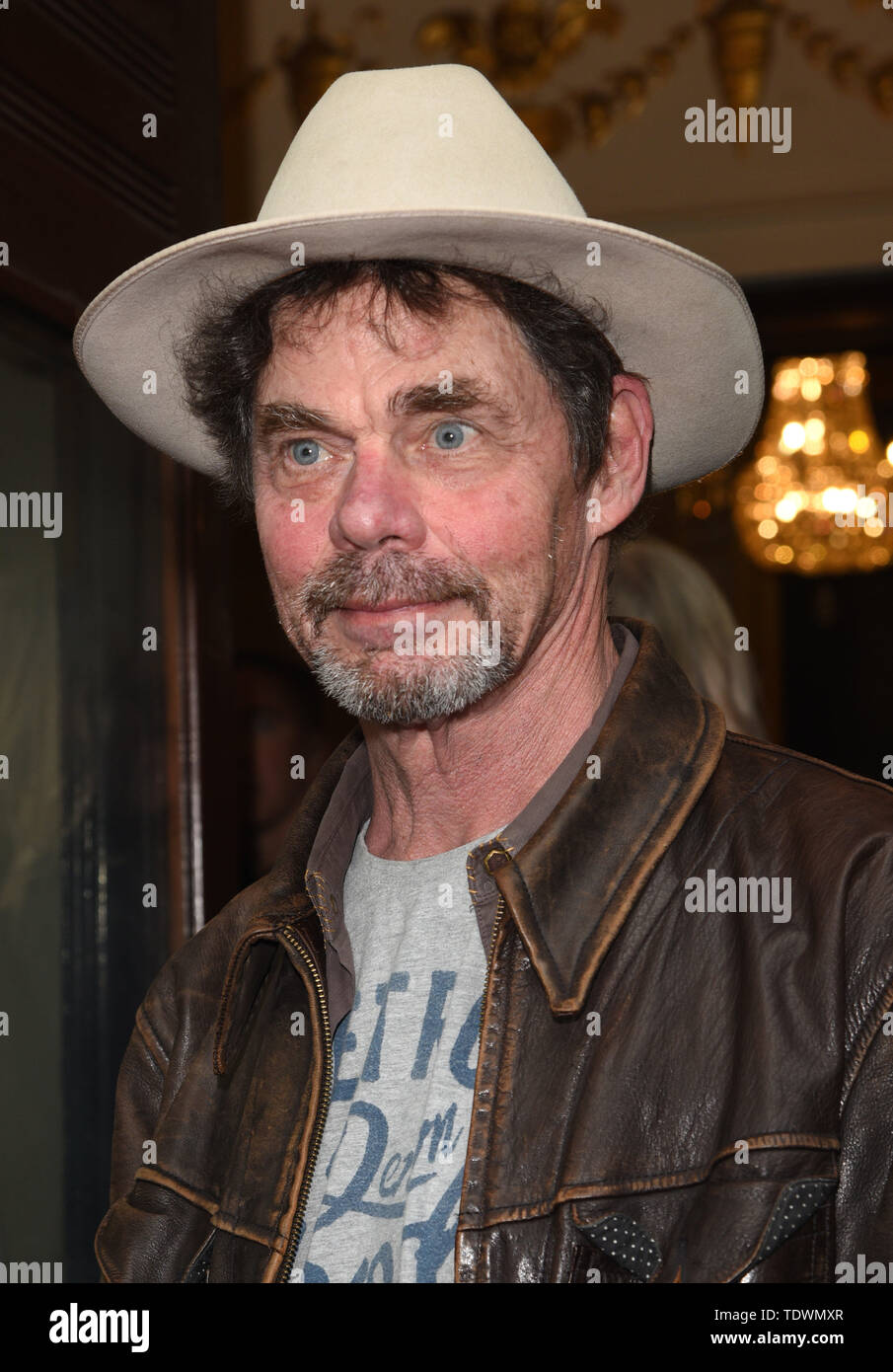 Rich hall hi-res stock photography and images - Alamy