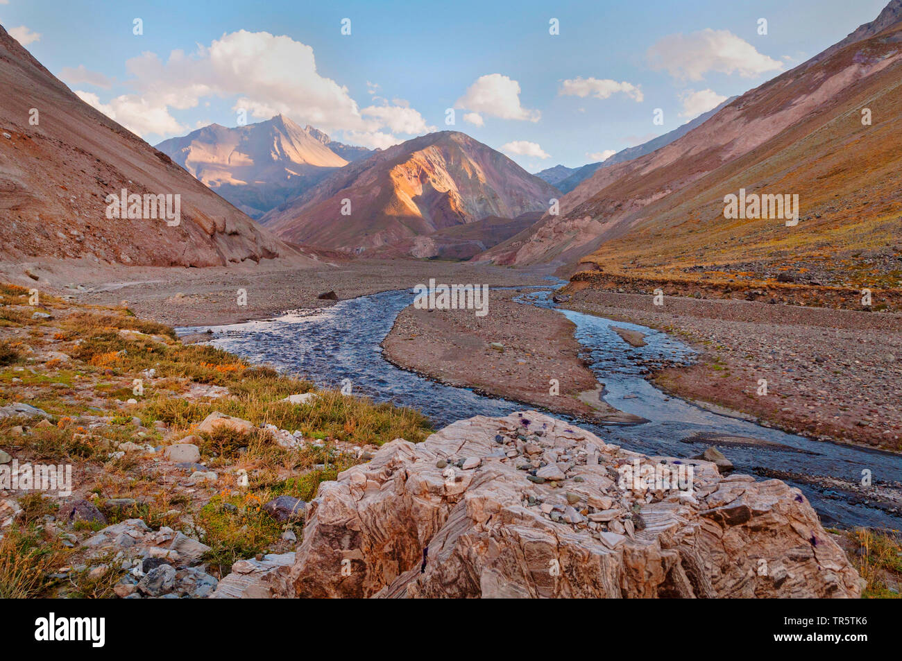 American river mountain hi-res stock photography and images - Alamy