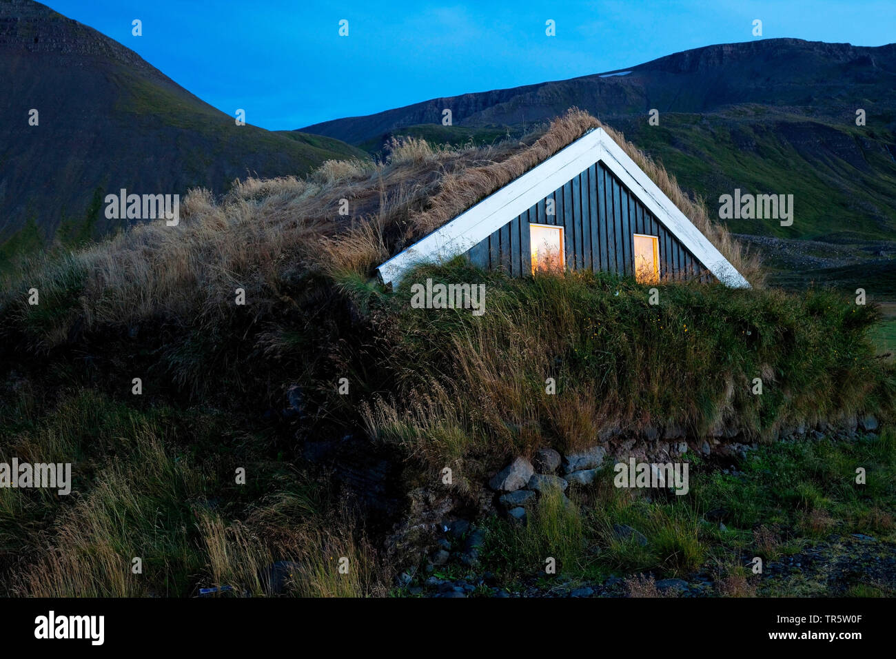 Turf huts hi-res stock photography and images - Alamy