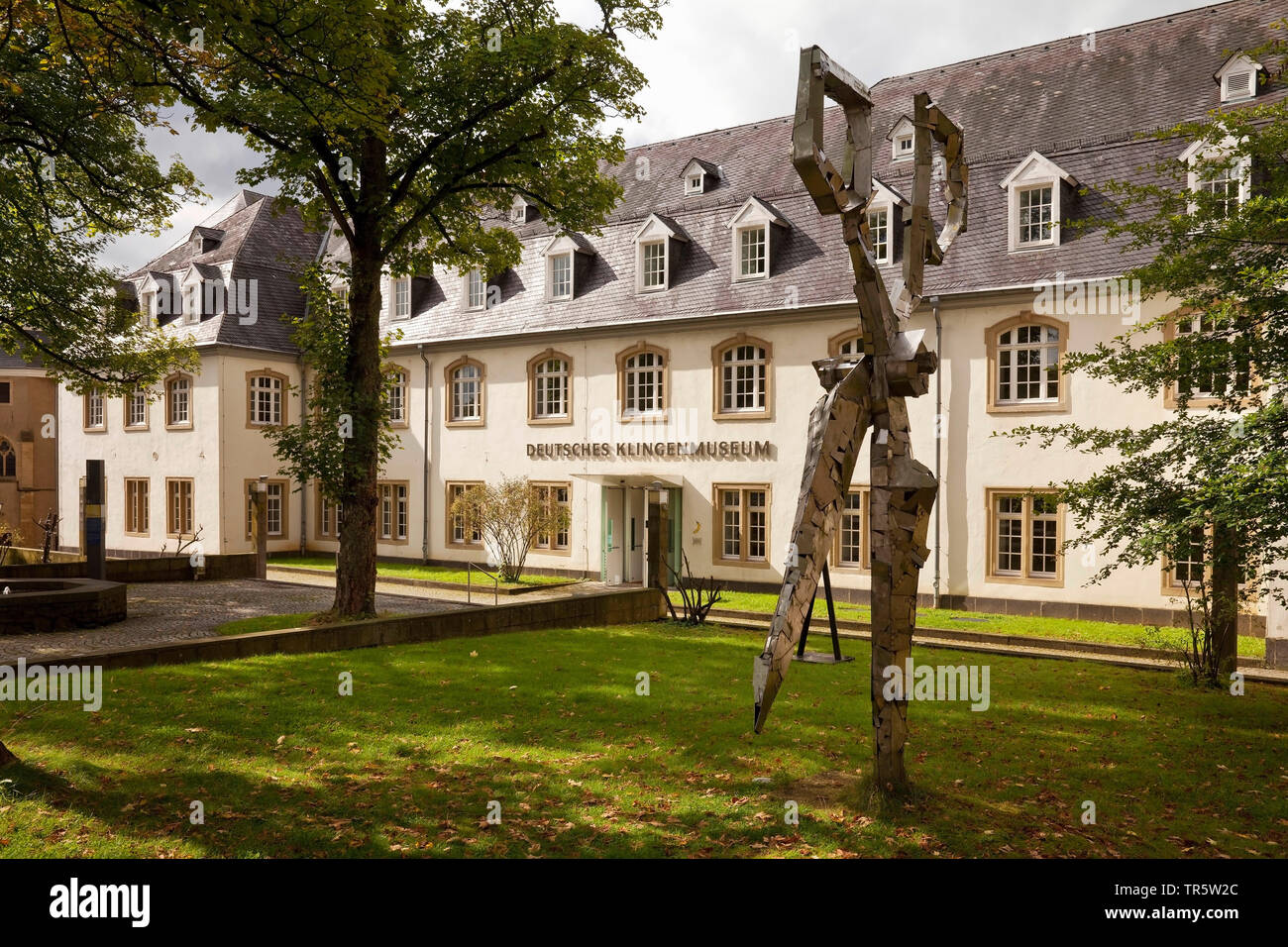 scissors sculpture 'Der Schritt' in front of German Knife Museum ...