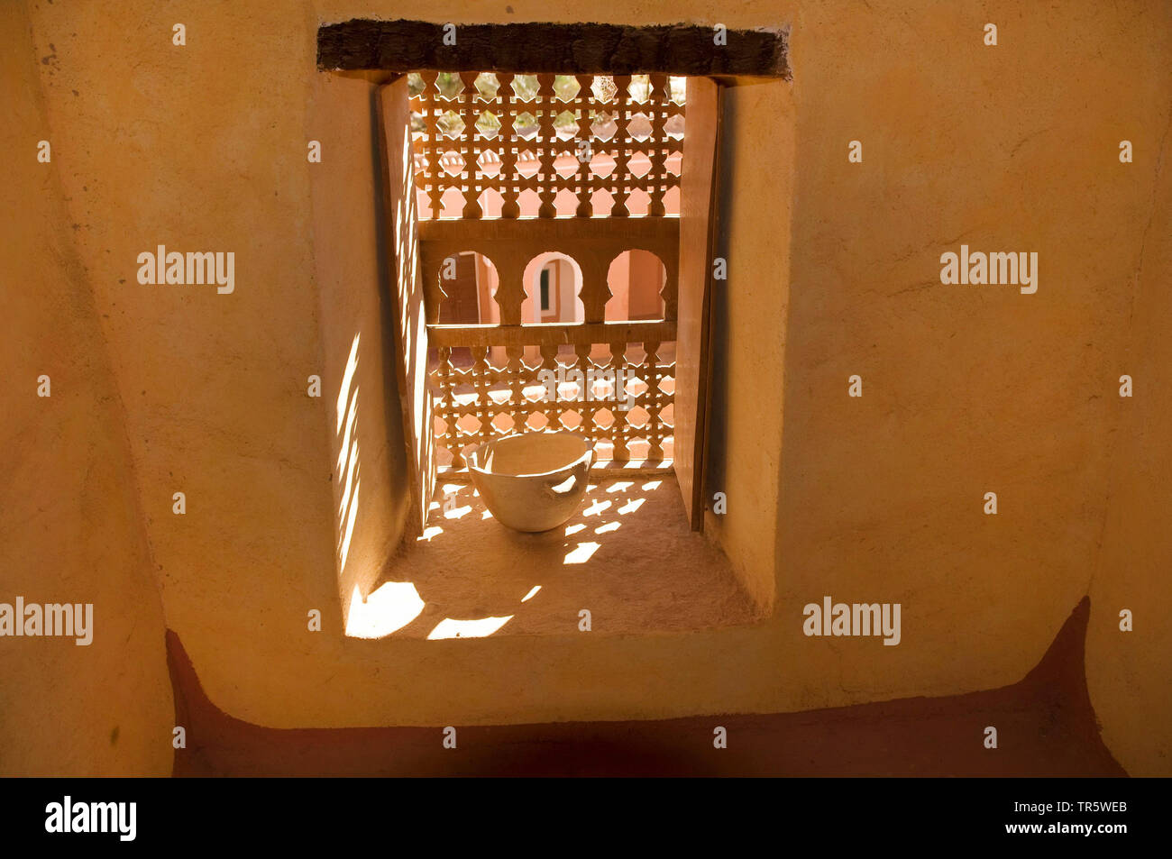 African mud house hi-res stock photography and images - Alamy