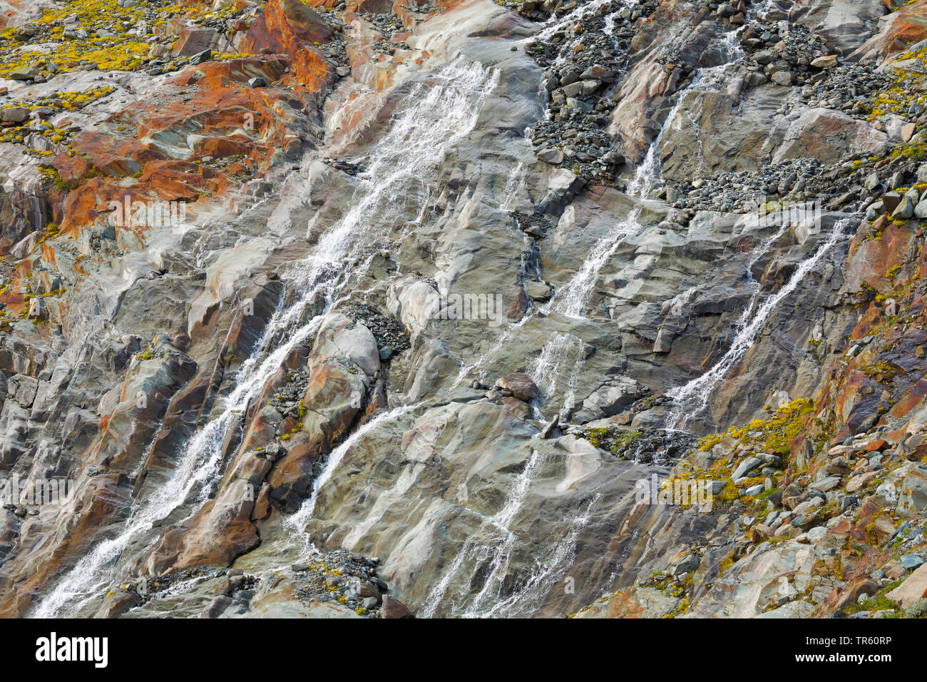 Water running down wall hi-res stock photography and images - Alamy