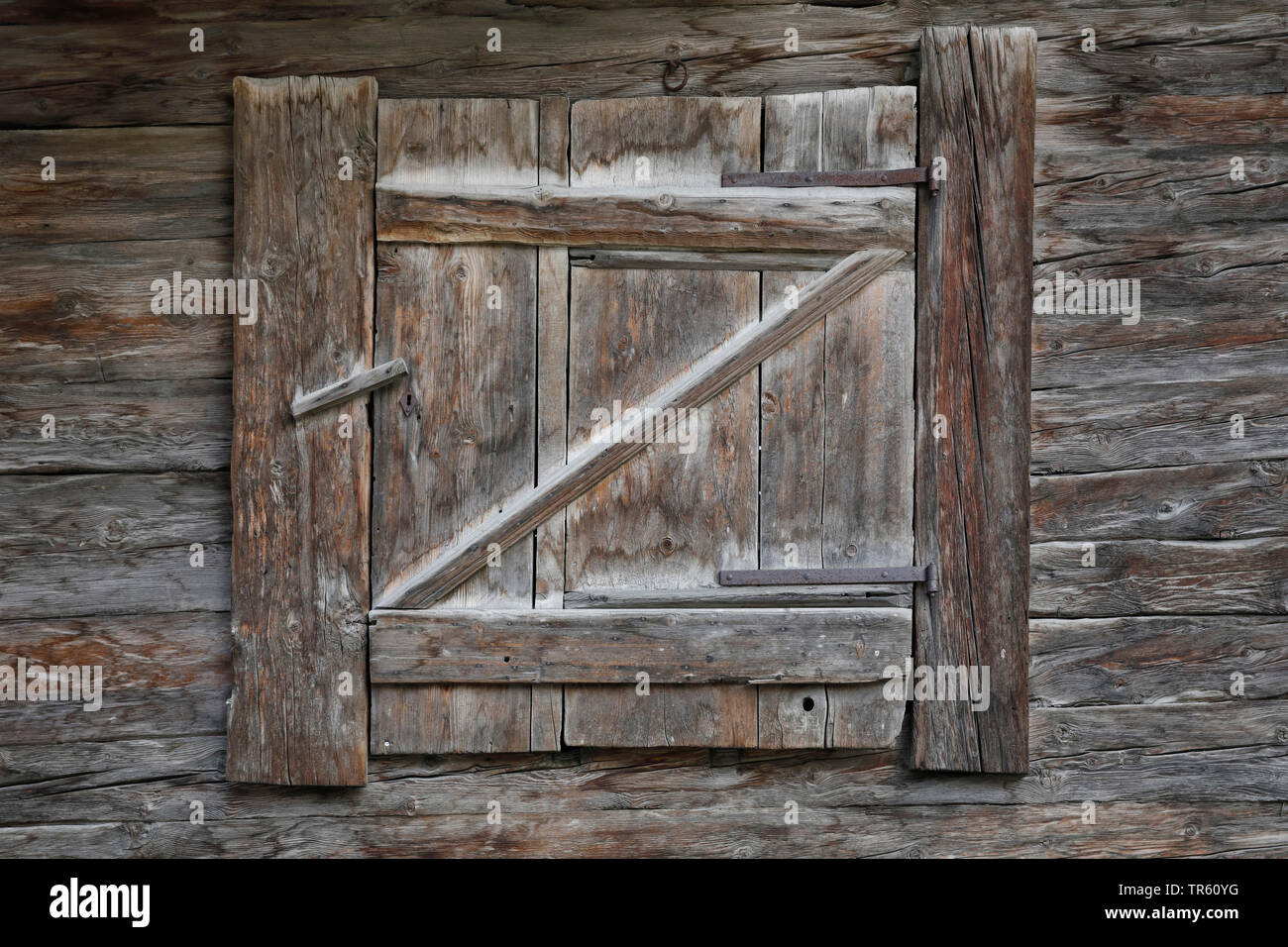 Closed barn doors hi-res stock photography and images - Alamy