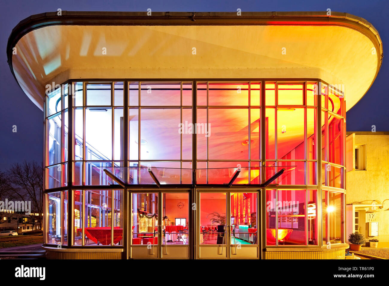 Station old waiting room hi-res stock photography and images - Alamy
