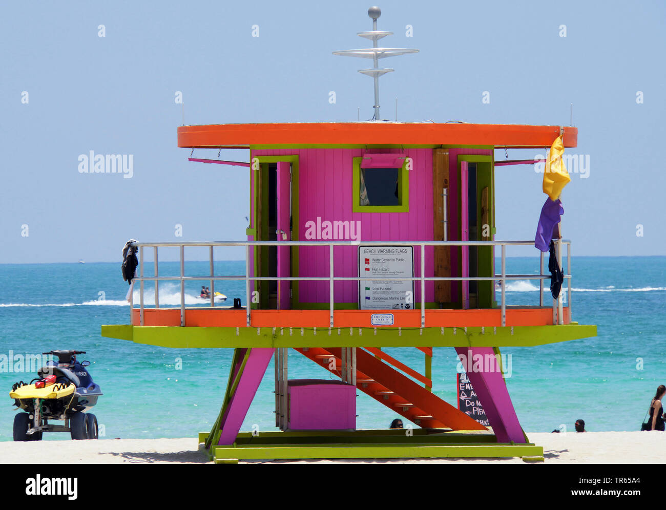 Miami beach pink lifeguard house hi-res stock photography and images ...