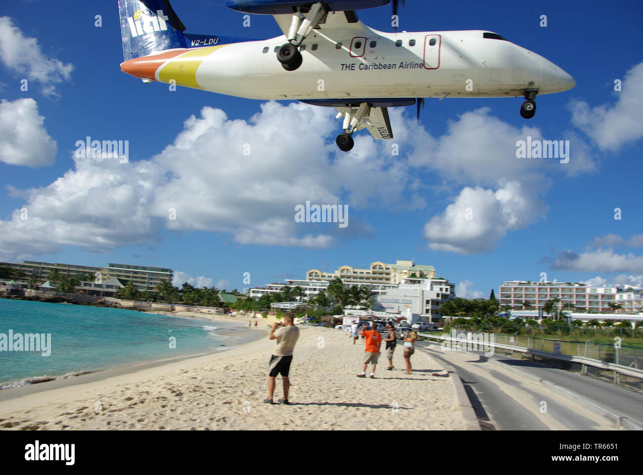 personas watching landing airplane, Guadeloupe Stock Photo - Alamy