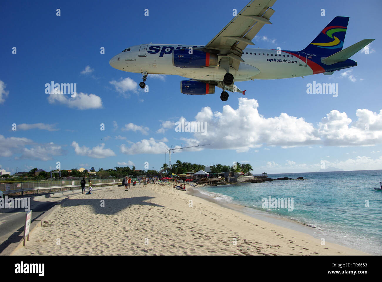 personas watching landing airplane, Guadeloupe Stock Photo - Alamy